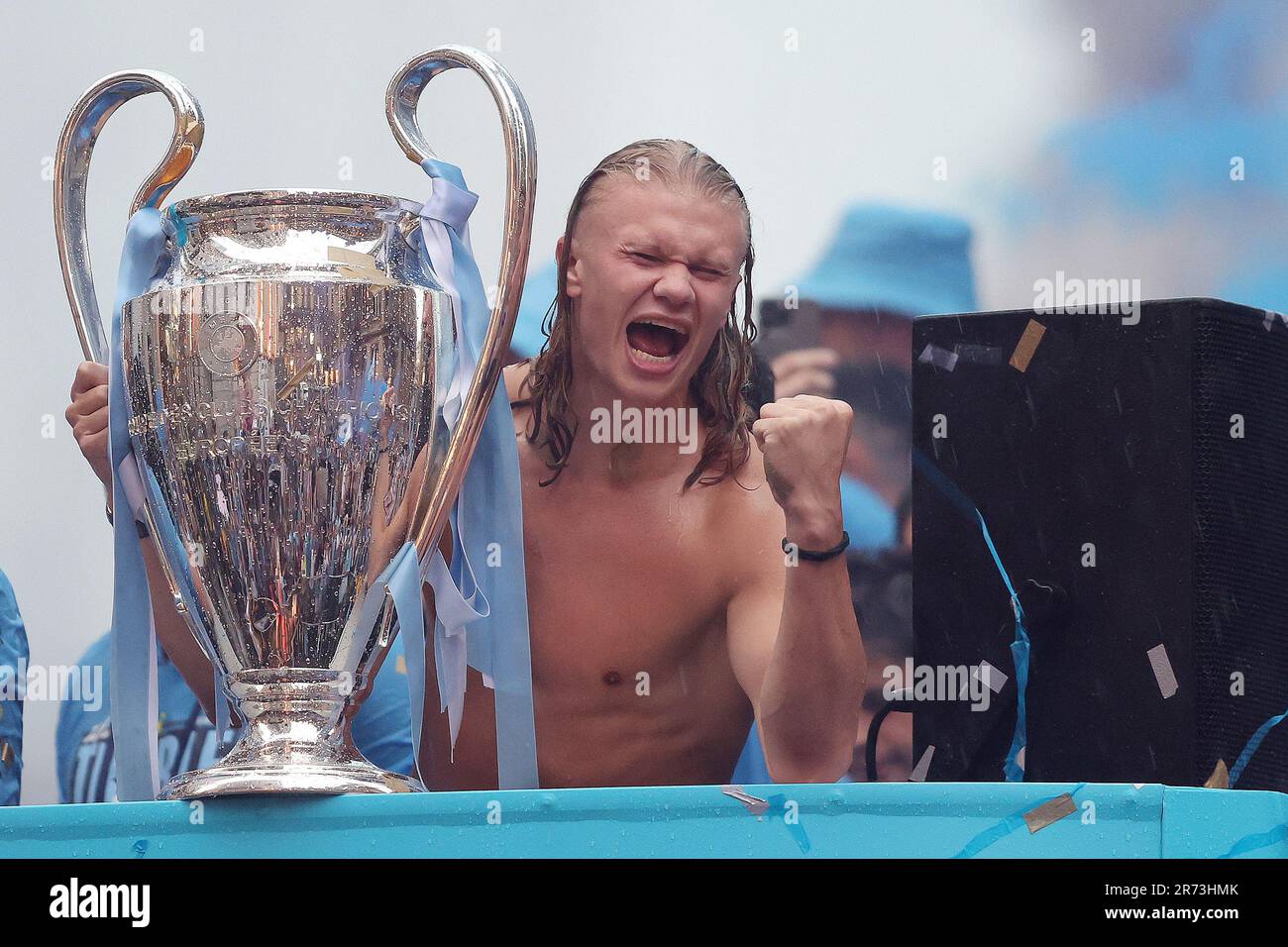 Erling haaland premier league trophy hi-res stock photography and ...