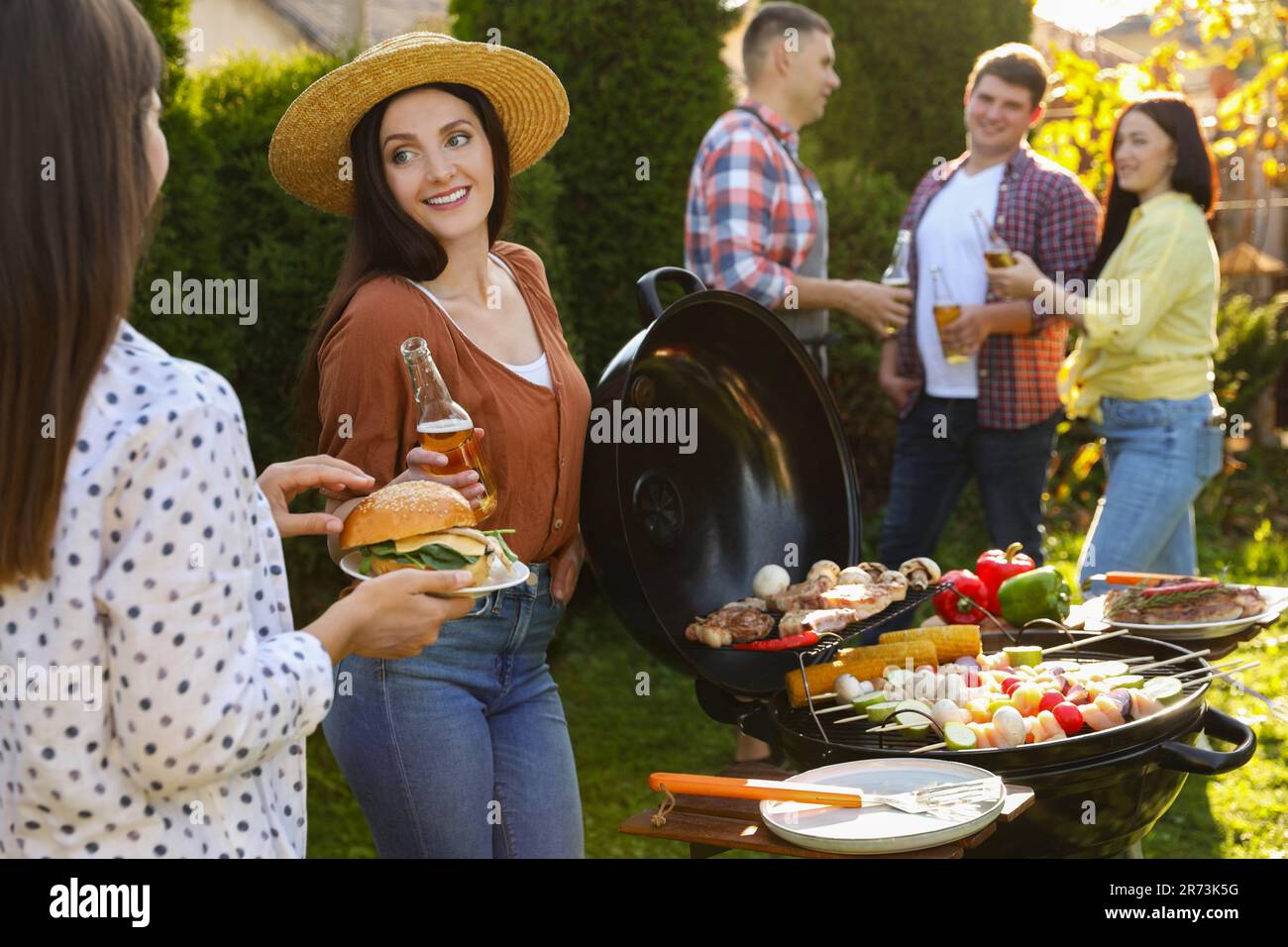 Group of male friends barbecue hi-res stock photography and images - Alamy