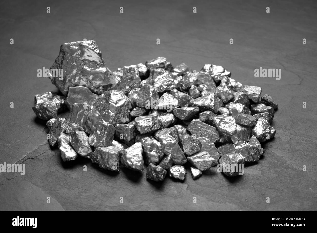 Silver pieces pile hi-res stock photography and images - Alamy