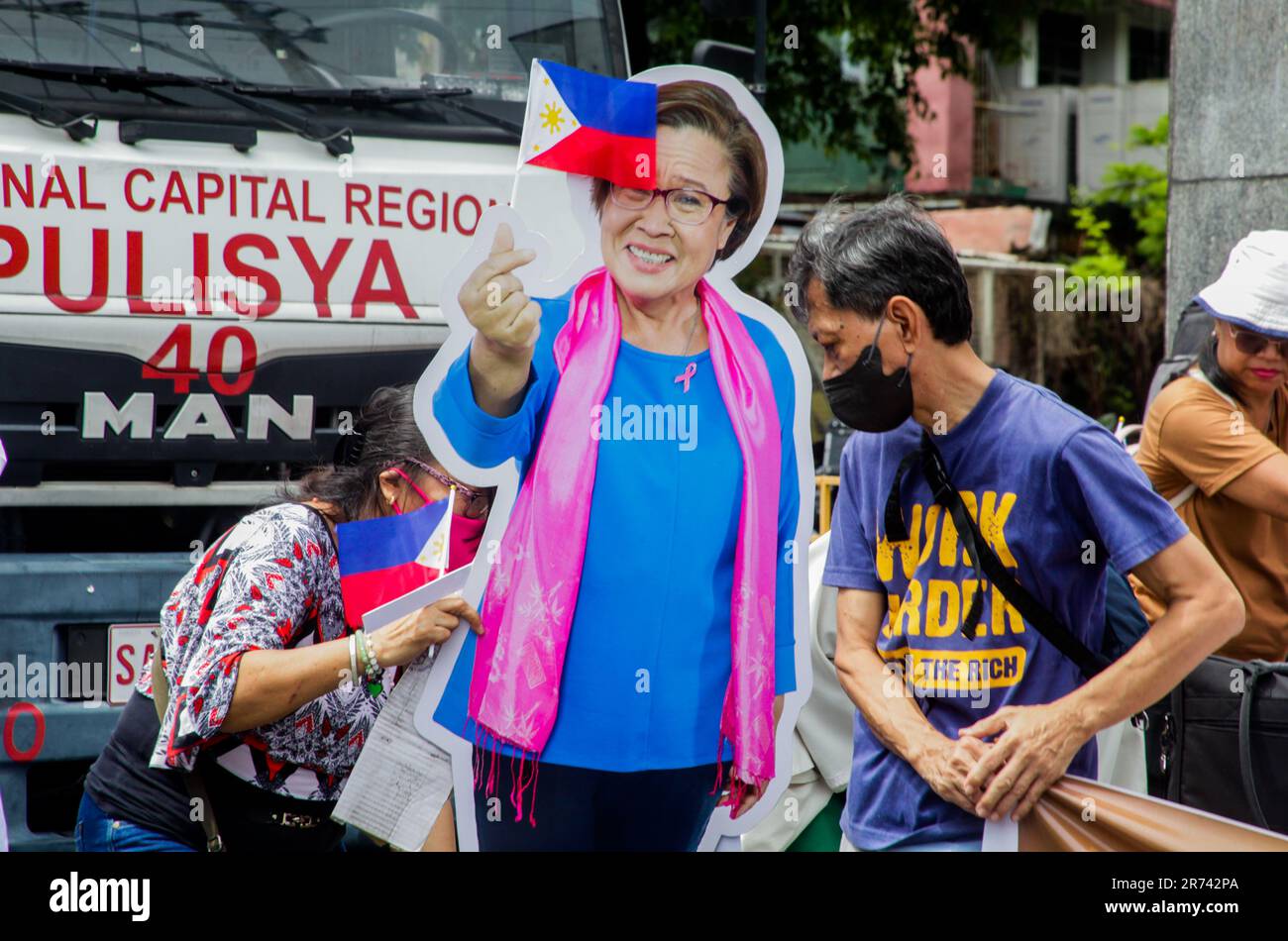 Philippines independence day priest hi-res stock photography and images ...