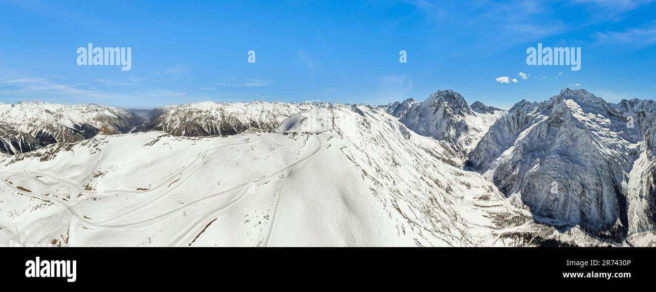 Ski slope full of snow Stock Photo - Alamy