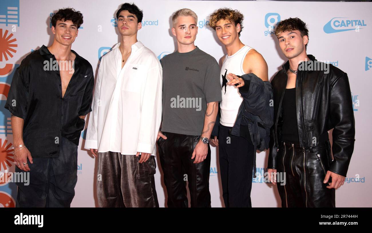 Elevator boys hi-res stock photography and images - Alamy