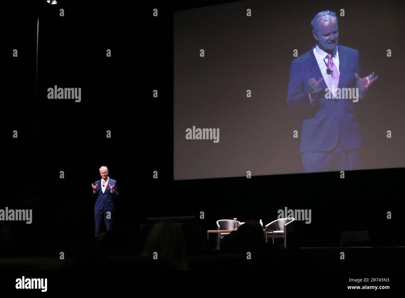 MELBOURNE, AUSTRALIA - SEPTEMBER 26: Well known commentator Ross ...