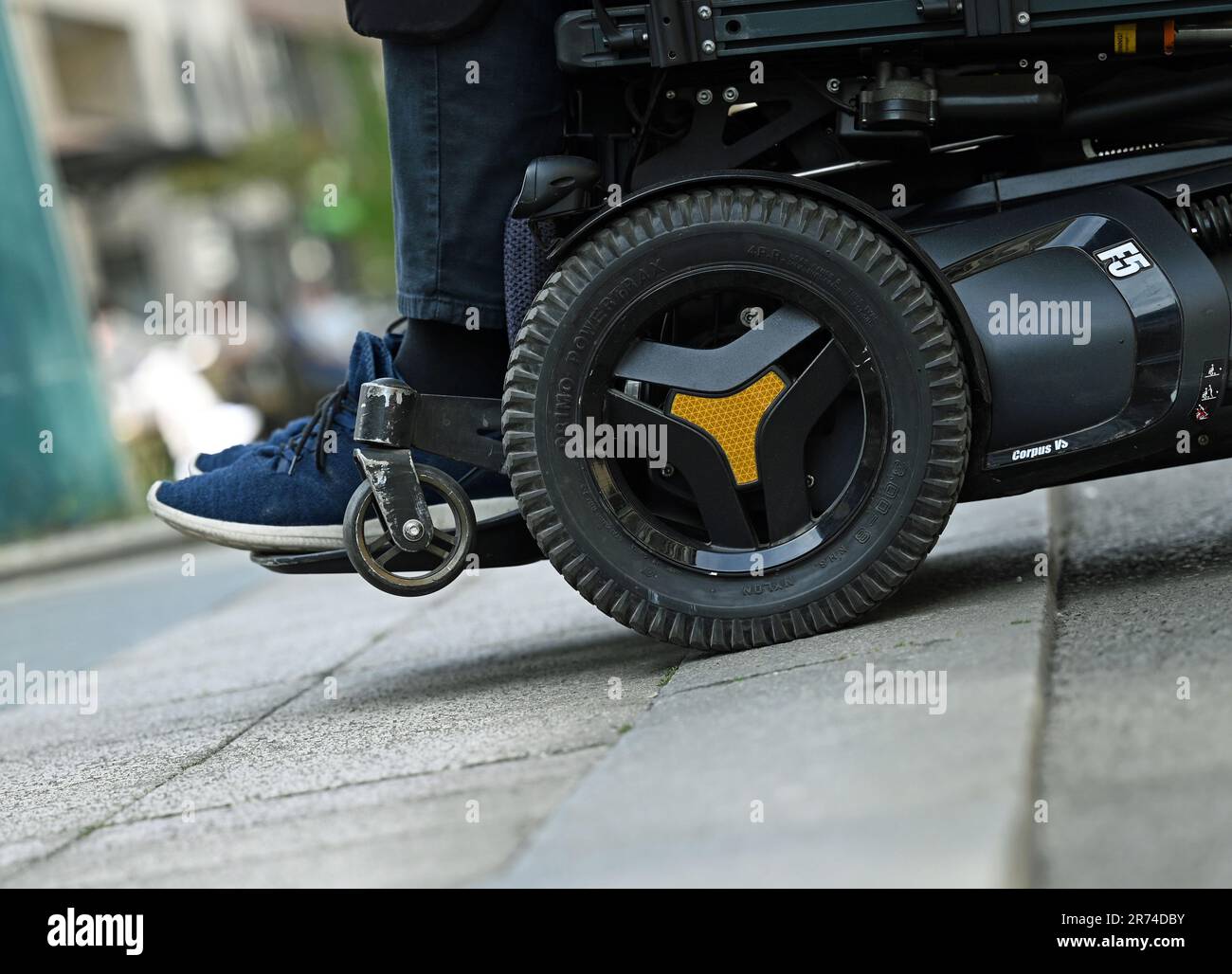 Lowered curb hi-res stock photography and images - Alamy