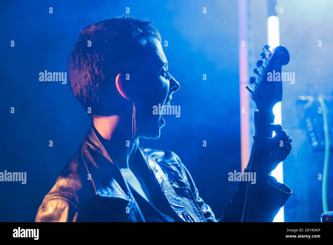 Female guitarist playing hard rock hi-res stock photography and images ...