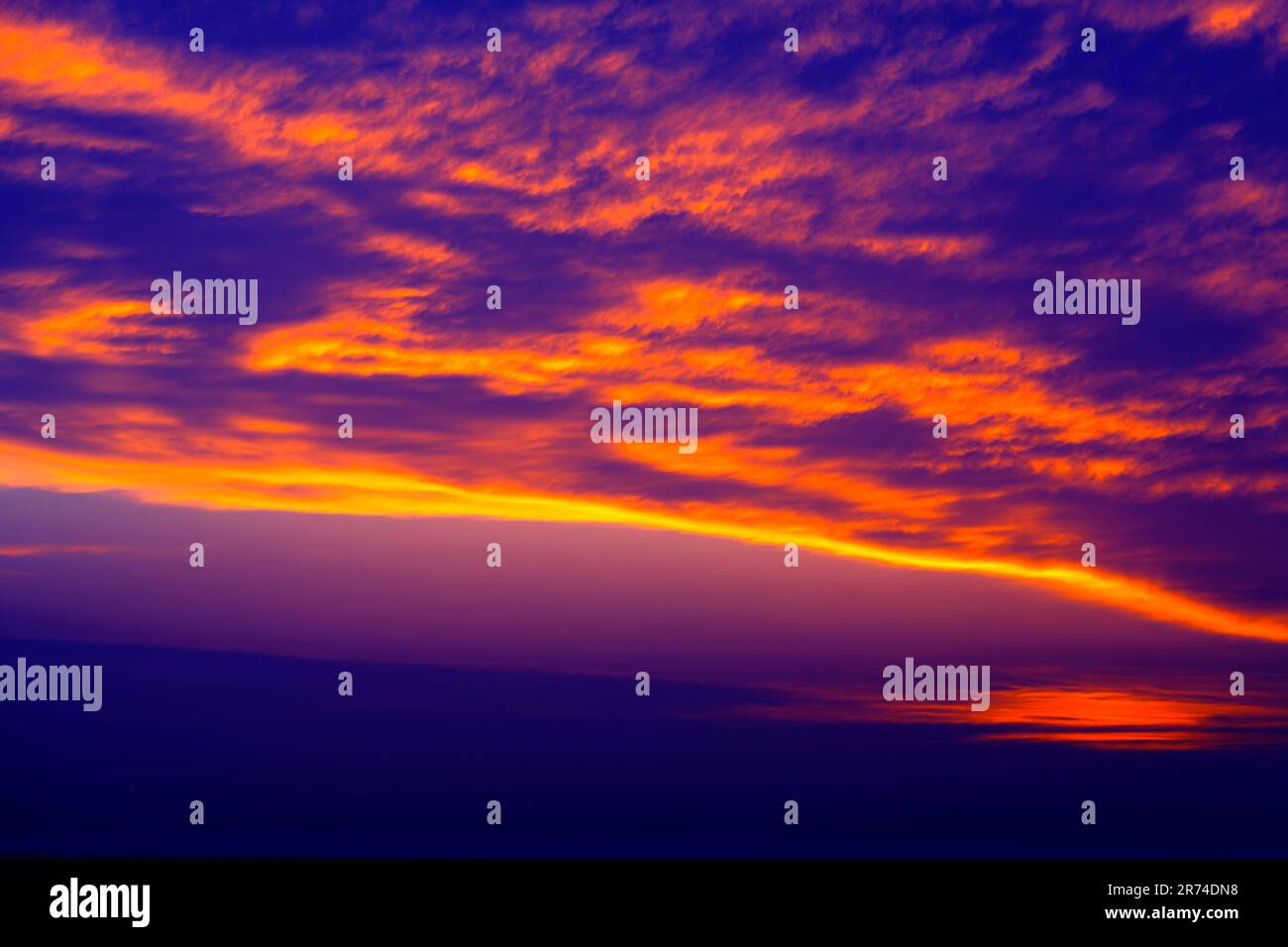 Dramatic Sunset sky for backdrops, wallpaper, backgrounds or whatever Stock Photo - Alamy