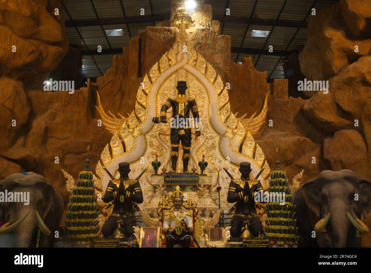 Monument of King Naresuan the Great Enshrined for Thai people to come ...
