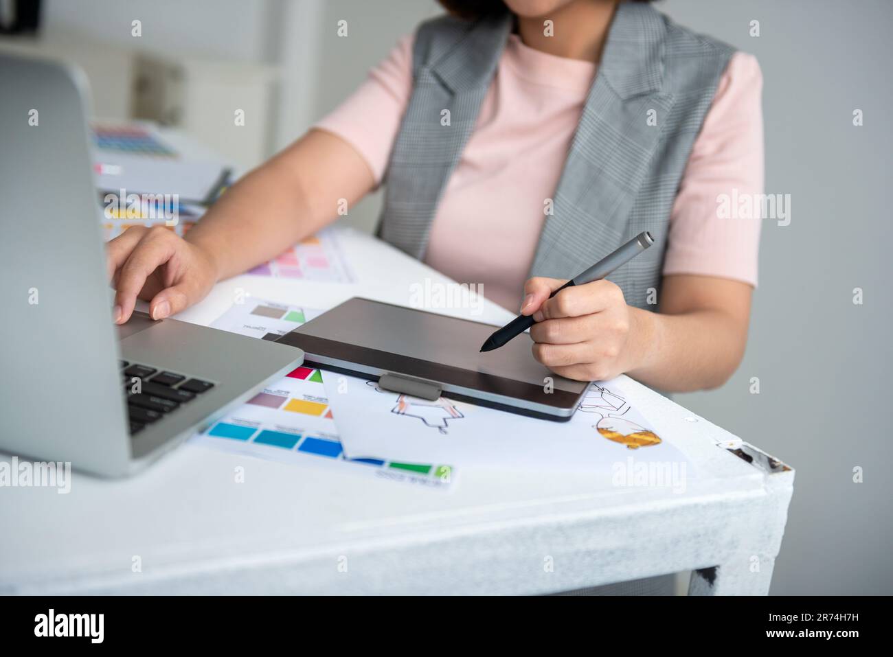 Designer using laptop to design fashion clothes. Fashion Design Concept ...