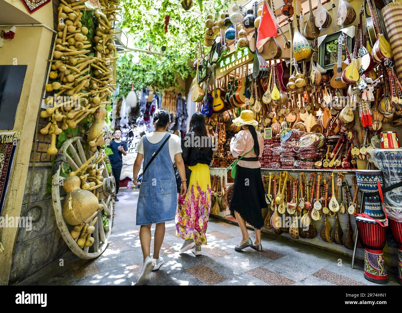**CHINESE MAINLAND, HONG KONG, MACAU AND TAIWAN OUT** Tourists visit ...