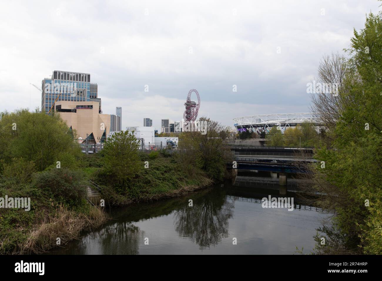 West Ham United's London Stadium and the ArcelorMittal Orbit sculpture ...