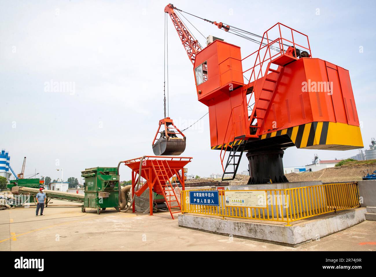 TAIZHOU, CHINA - JUNE 13, 2023 - Staff members load and unload grain at ...
