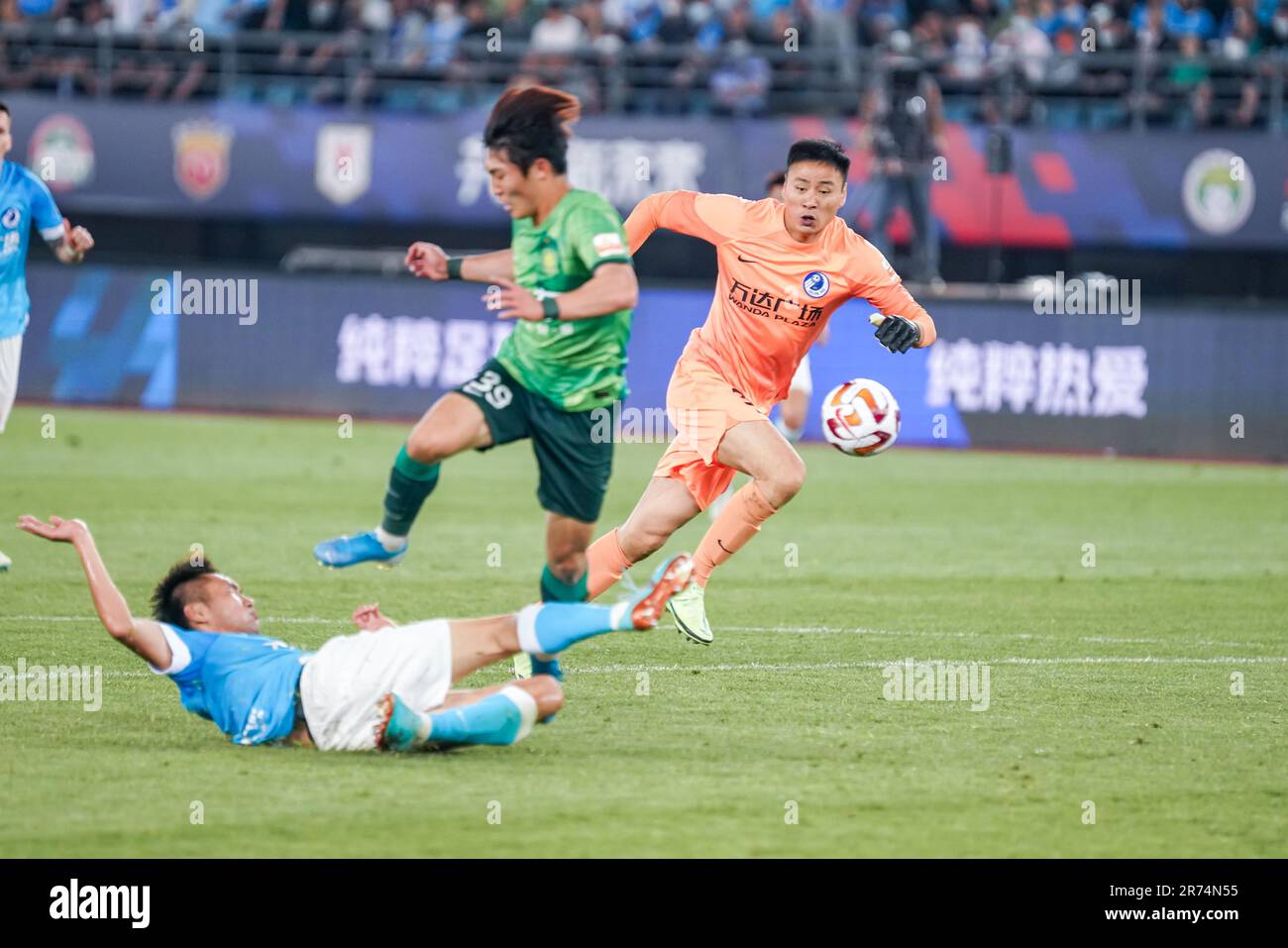 Dalian Professional Football Club 2-2 draw Beijing Guoan Football Club ...