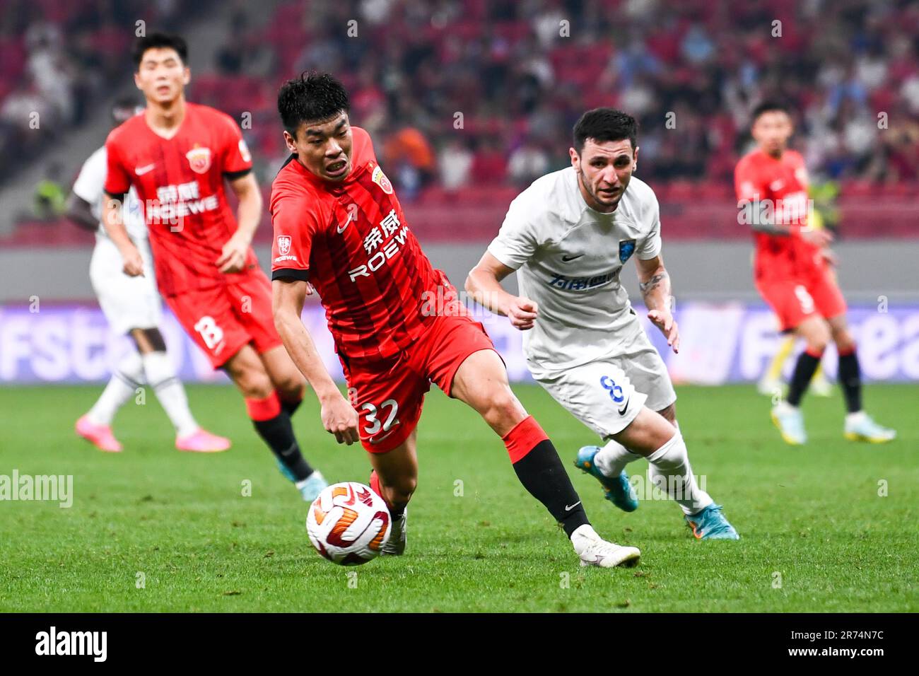 Shanghai Port Football Club defeated Nantong Zhiyun Football Club with ...