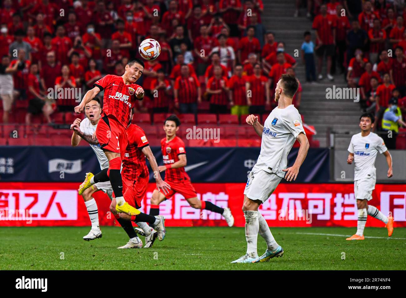 Shanghai Port Football Club defeated Nantong Zhiyun Football Club with ...