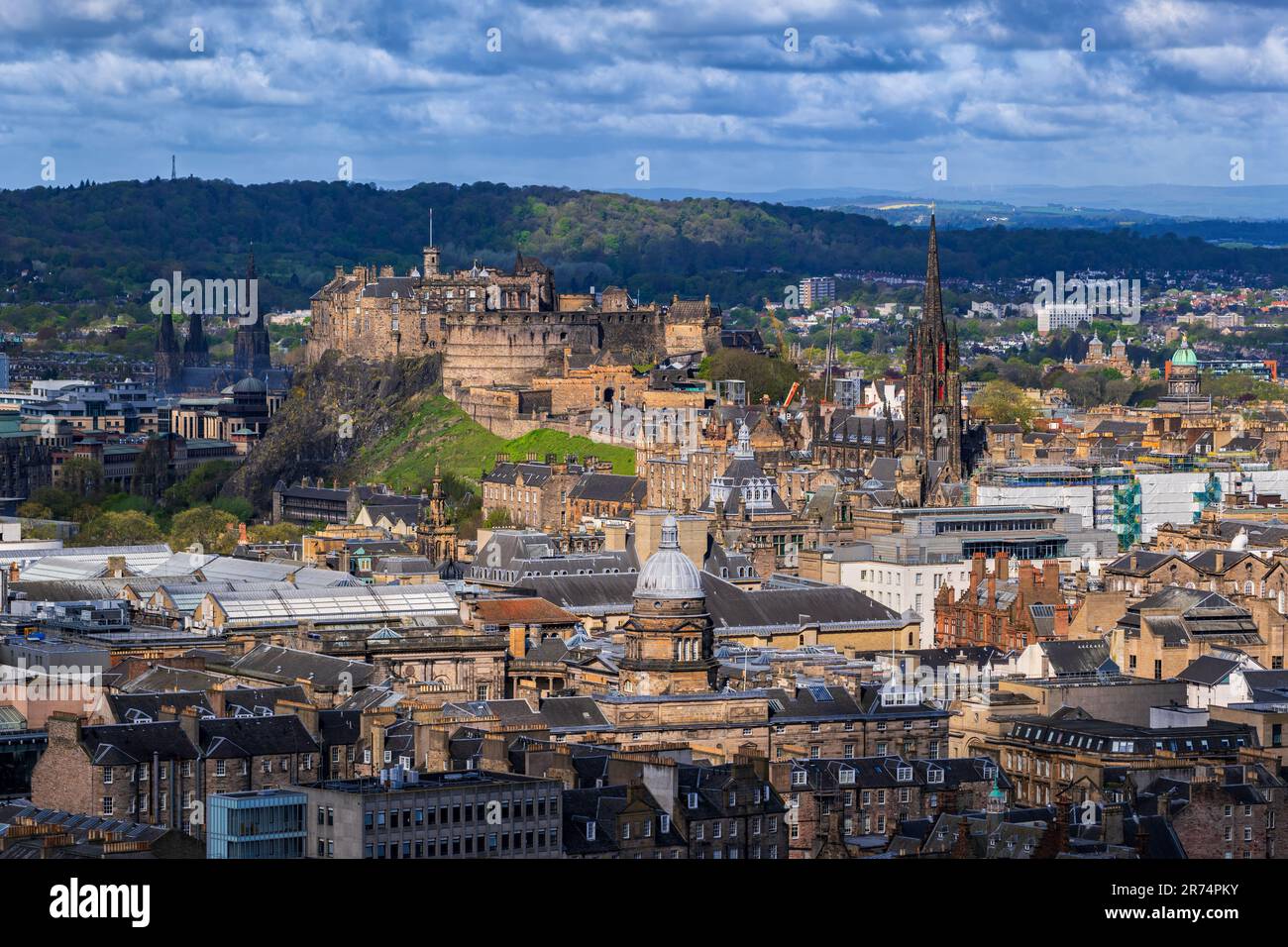 Edinburgh cityscape with Old Town and Edinburgh Castle, capital city of ...