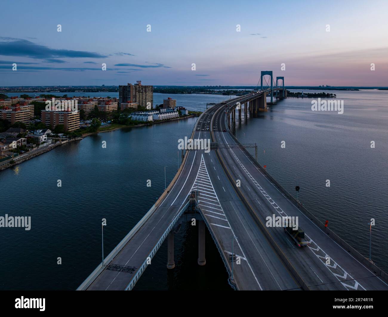 Throgs neck bridge hi-res stock photography and images - Alamy