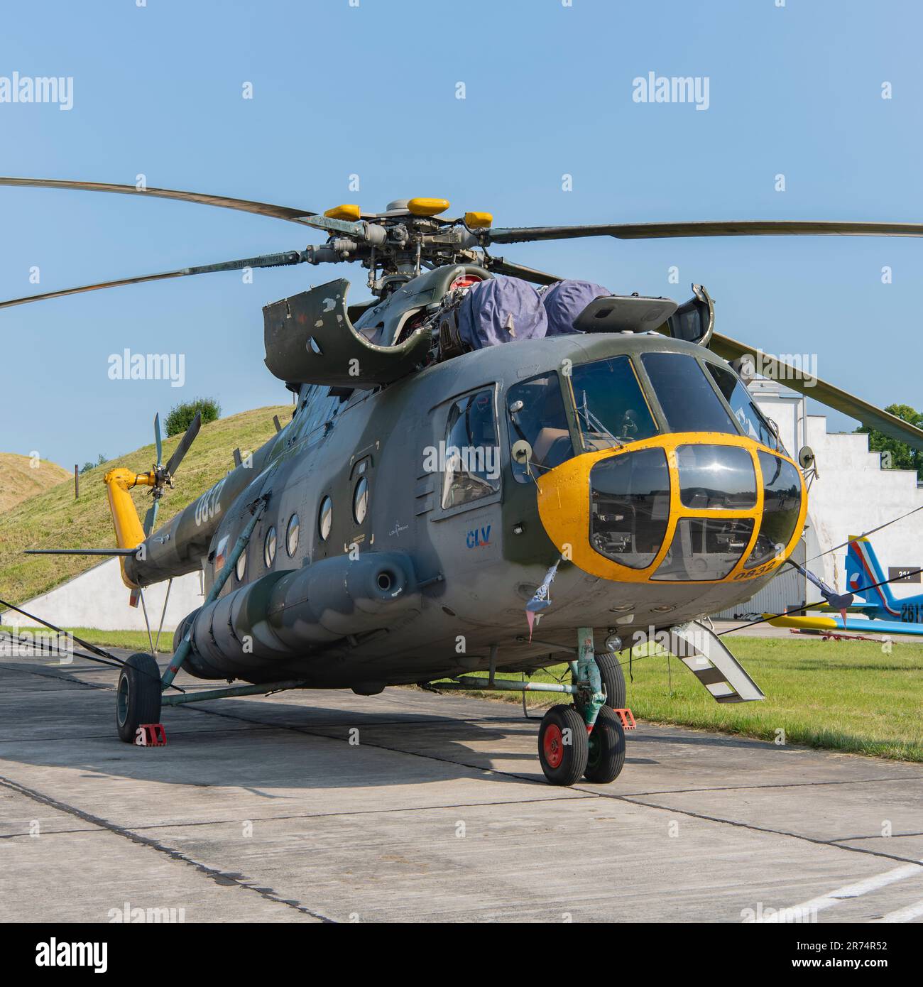 Russian mi 17 helicopter hi-res stock photography and images - Alamy