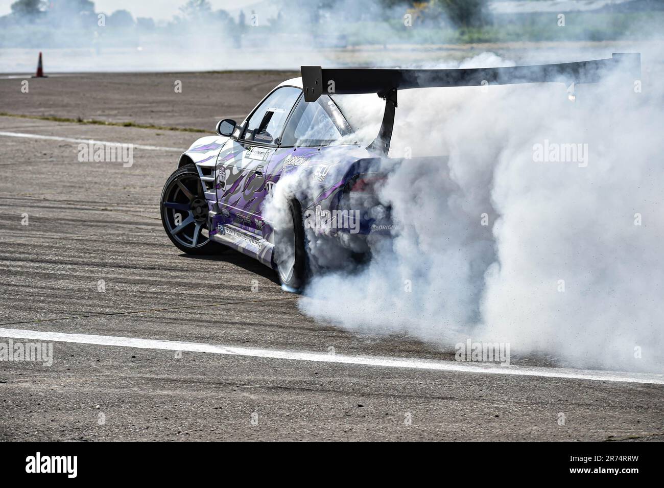 Drift car drifting with smoke from wheels hi-res stock photography and ...
