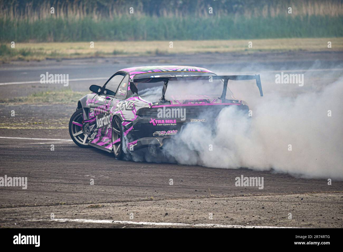 Drift car drifting with smoke from wheels hi-res stock photography and ...