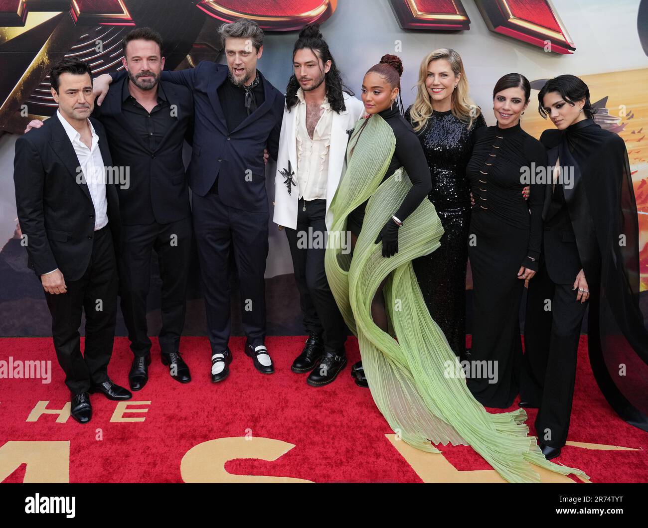 (L-R) THE FLASH Cast & Crew - Ron Livingston, Ben Affleck, Andy ...