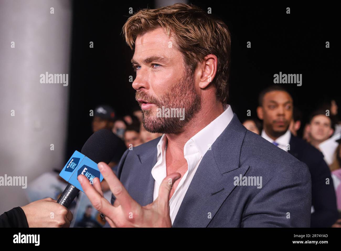 Extraction 2 chris hemsworth hi-res stock photography and images - Alamy