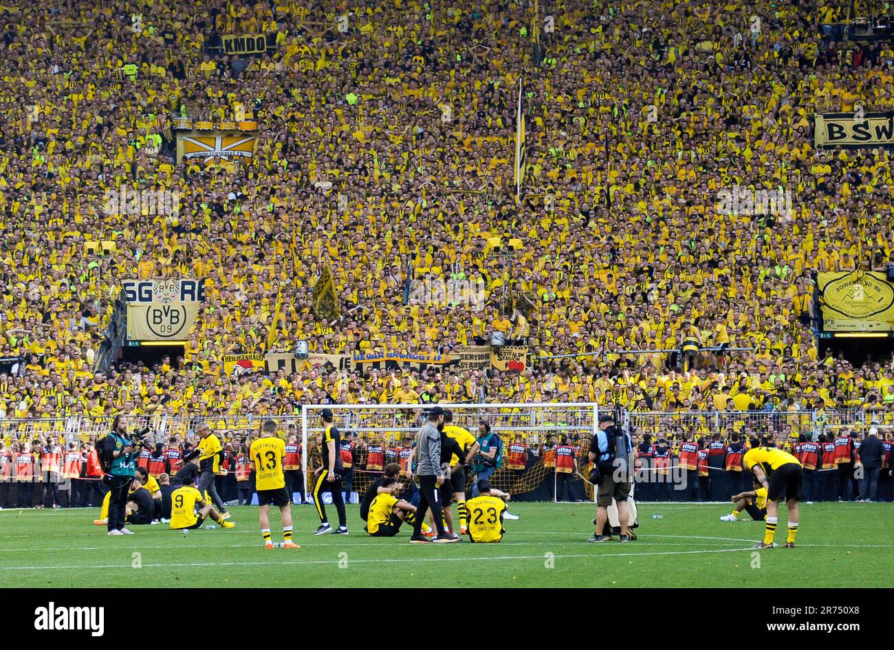 After season 23 hi-res stock photography and images - Alamy