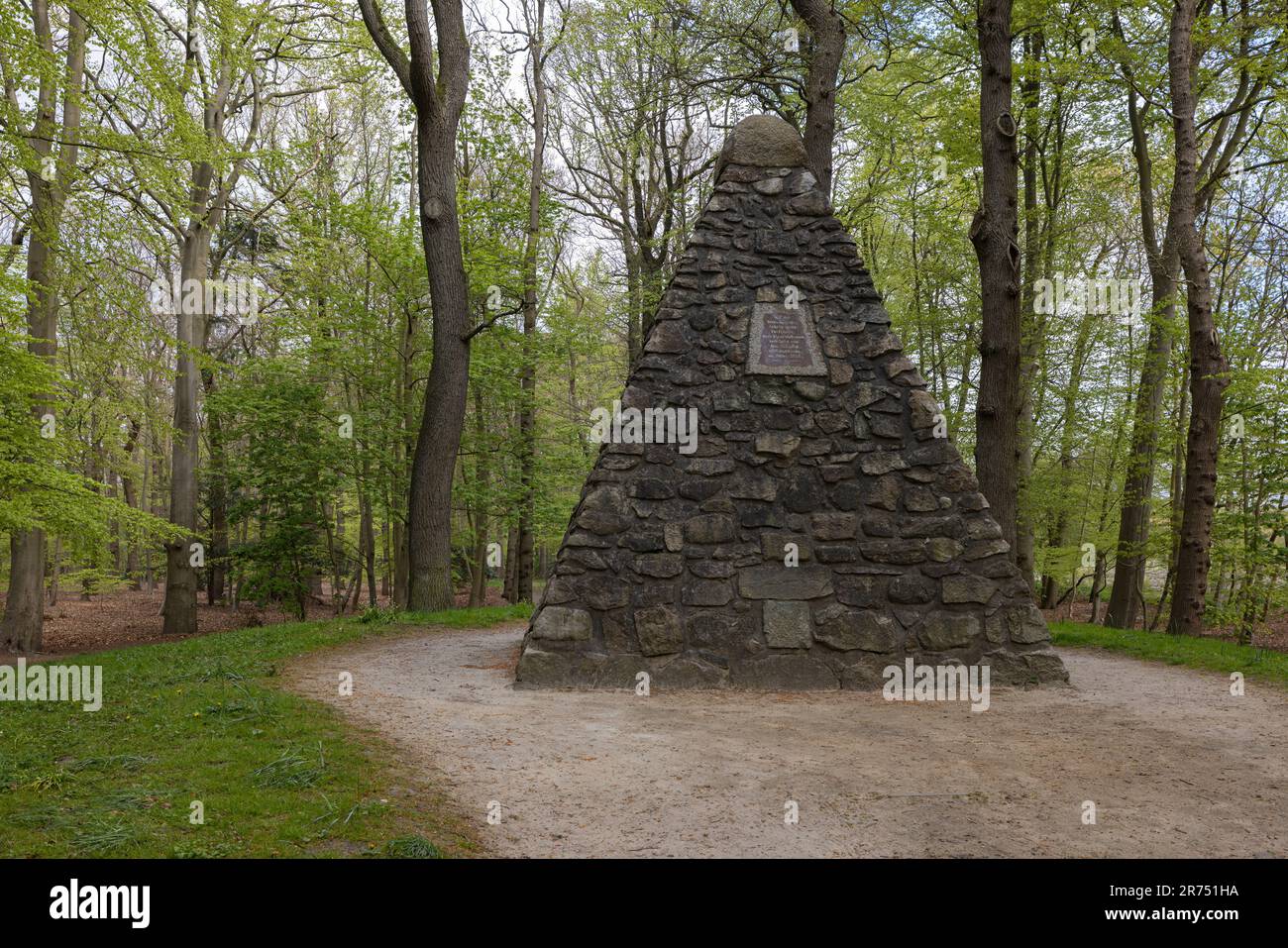 Stone pyramid, monument Upstalsboom 'Frisian Freedom', district Rahe ...