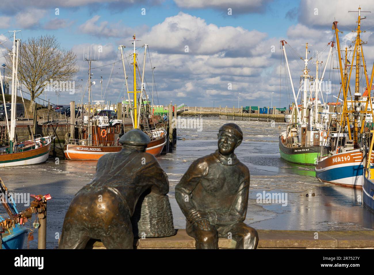 Winter atmosphere, icy harbor, fishing monument, old and young ...