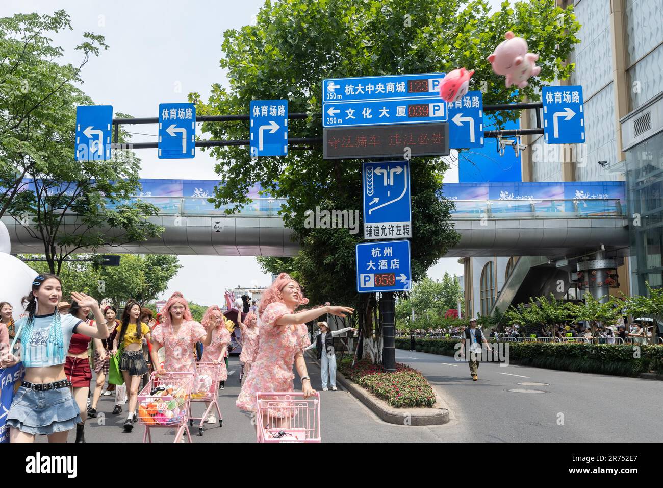 A parade activity welcoming the 19th Asian Games starts in Hangzhou ...