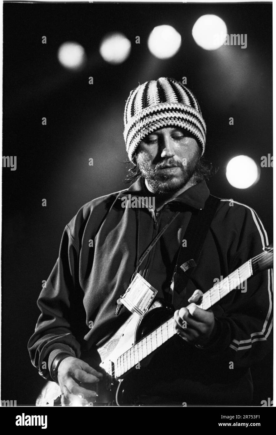 Badly Drawn Boy – Damon Michael Gough – playing at Reading Festival, 26 ...