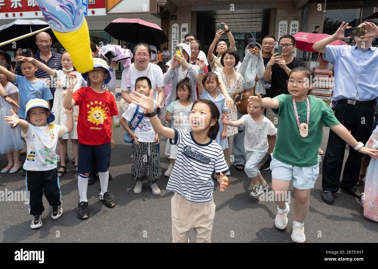 A parade activity welcoming the 19th Asian Games starts in Hangzhou ...