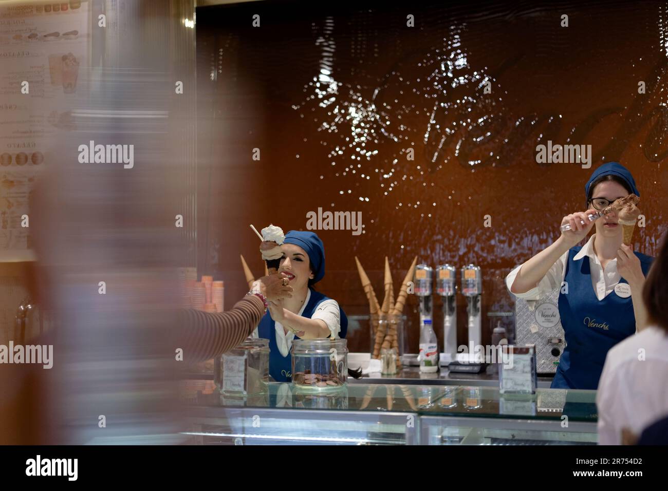 Gelato stracciatella hi-res stock photography and images - Alamy