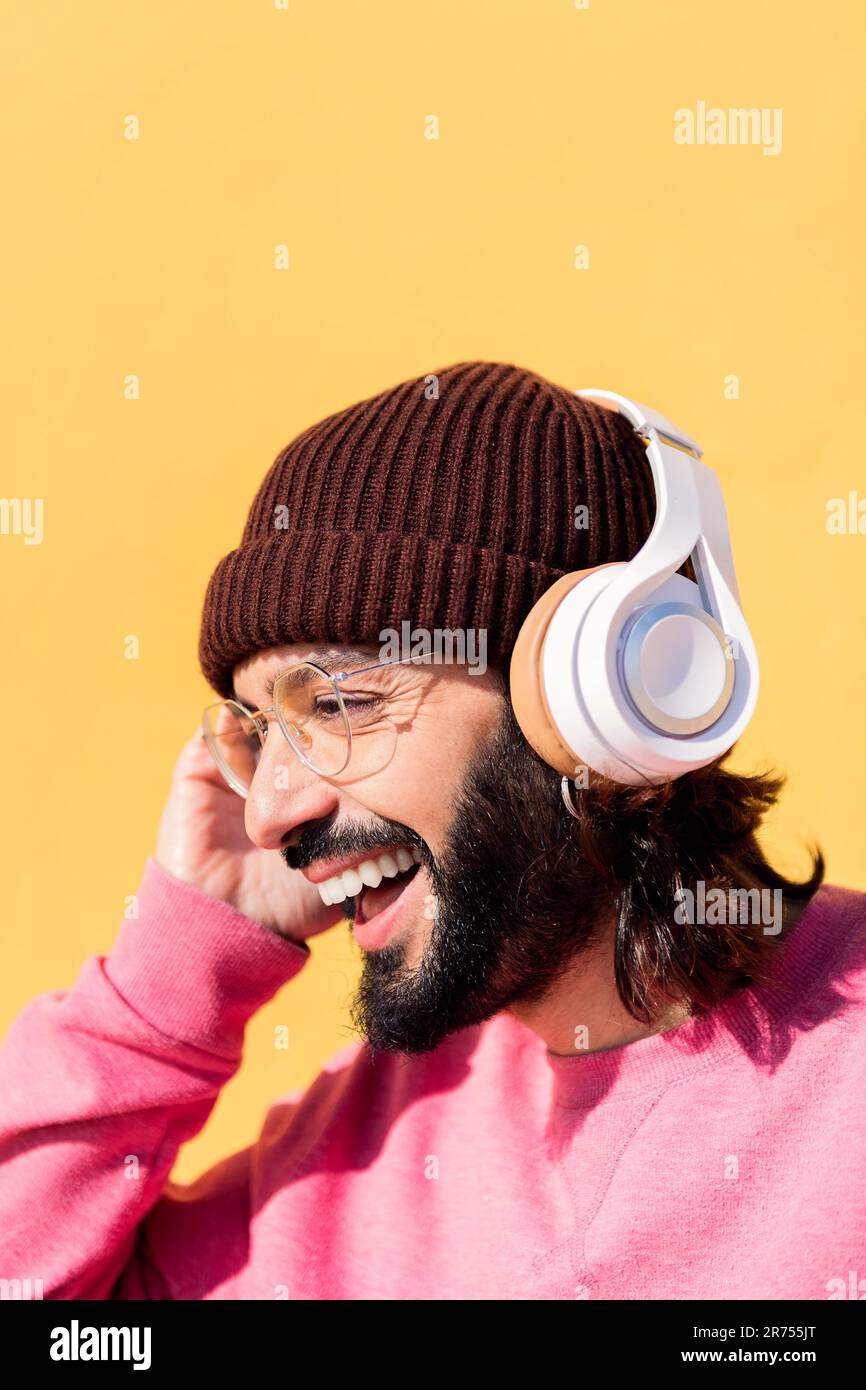 Laughing listening hi-res stock photography and images - Alamy