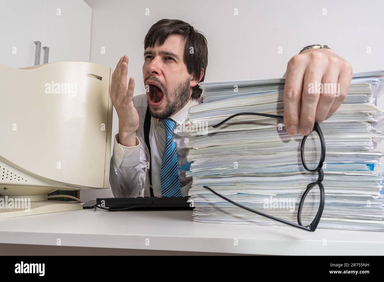 Many office staff hi-res stock photography and images - Alamy