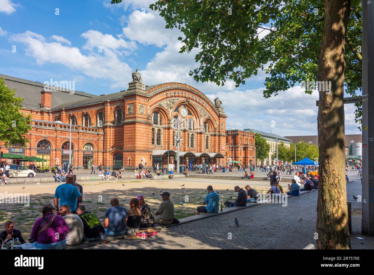 Bremen hauptbahnhof hi-res stock photography and images - Alamy