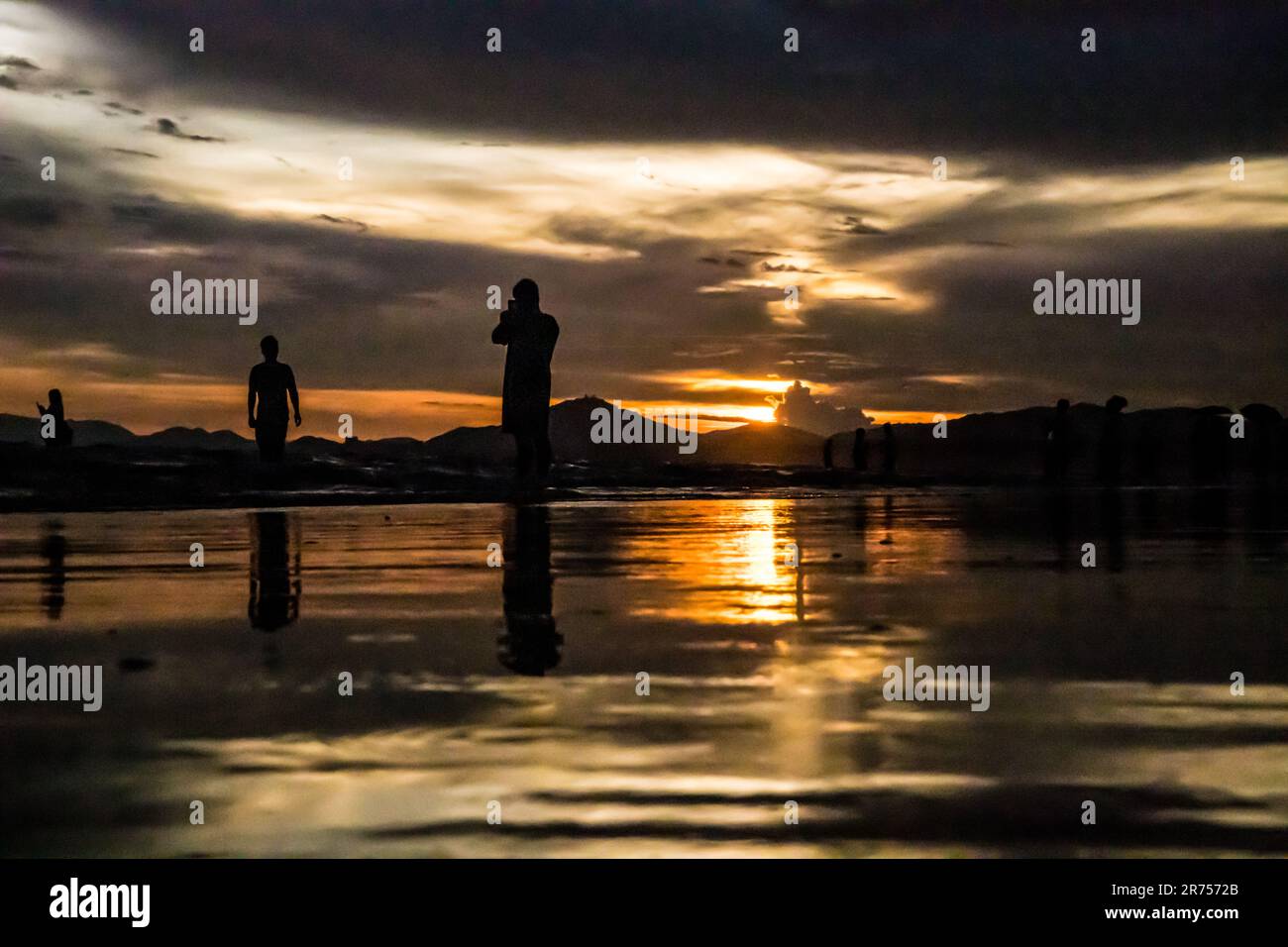 Shadow play china hi-res stock photography and images - Alamy