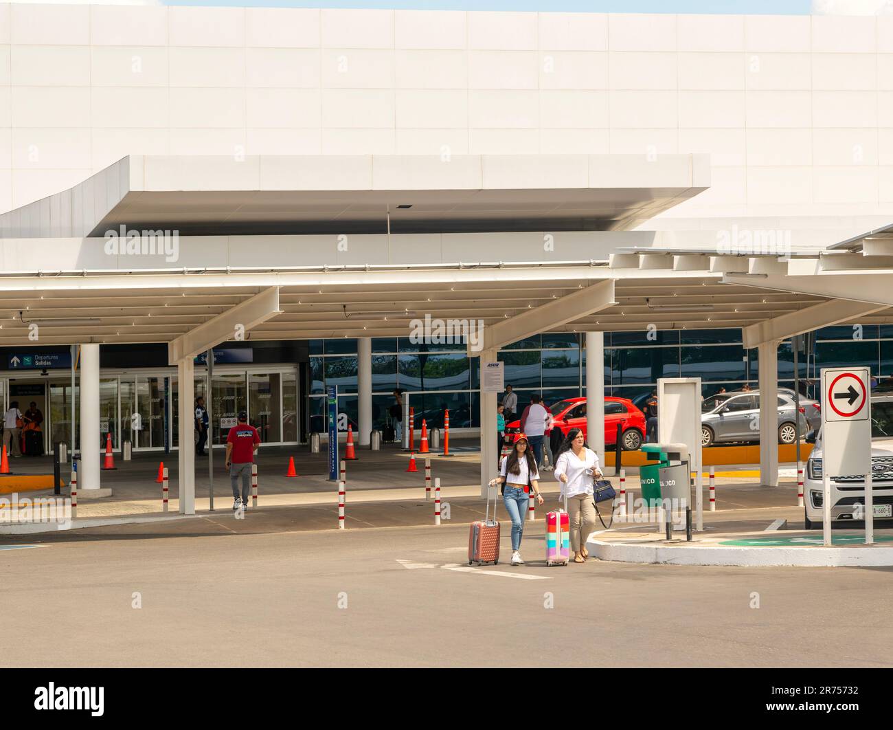 Terminal building at Manuel Crescencio Rejón International Airport ...