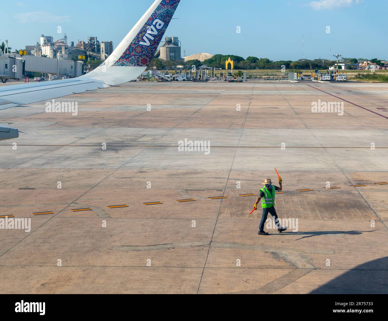 Ground crew marshalling Viva Aerobus Airbus A321 plane at Merida ...