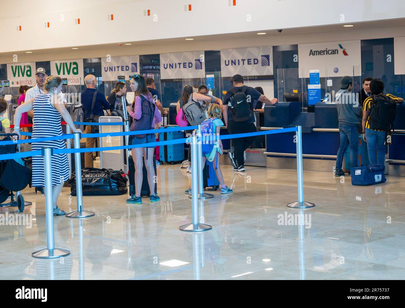 Check-in and bag drop area for United and American Airlines, Merida ...