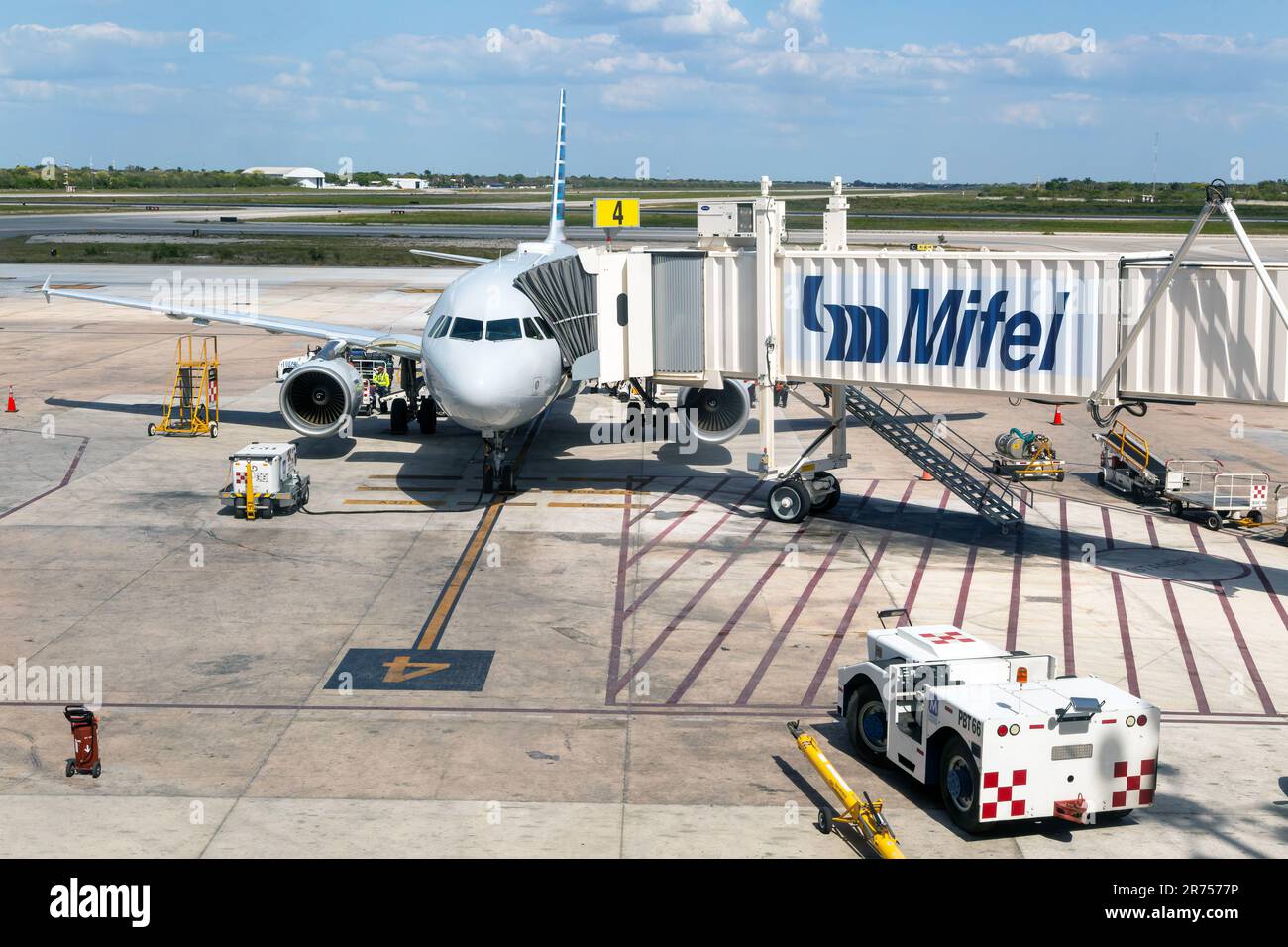 American Airlines Airbus A319 plane at Merida airport, Yucatan, Mexico ...