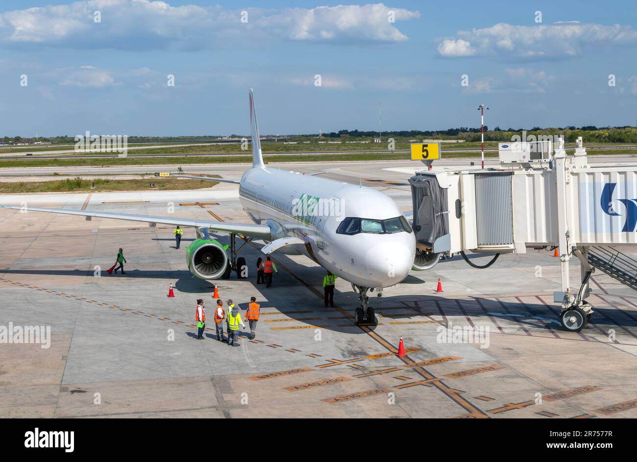 Viva Aerobus Airbus A321 plane at Merida airport, Yucatan, Mexico Stock ...