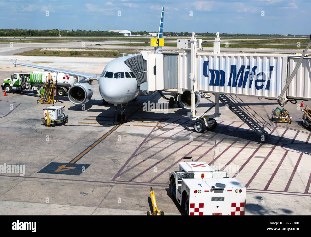 American Airlines Airbus A319 plane at Merida airport, Yucatan, Mexico ...