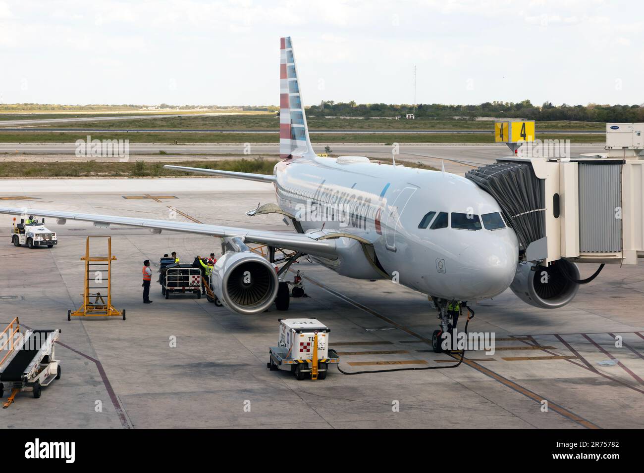American Airlines Airbus A319 plane at Merida airport, Yucatan, Mexico ...