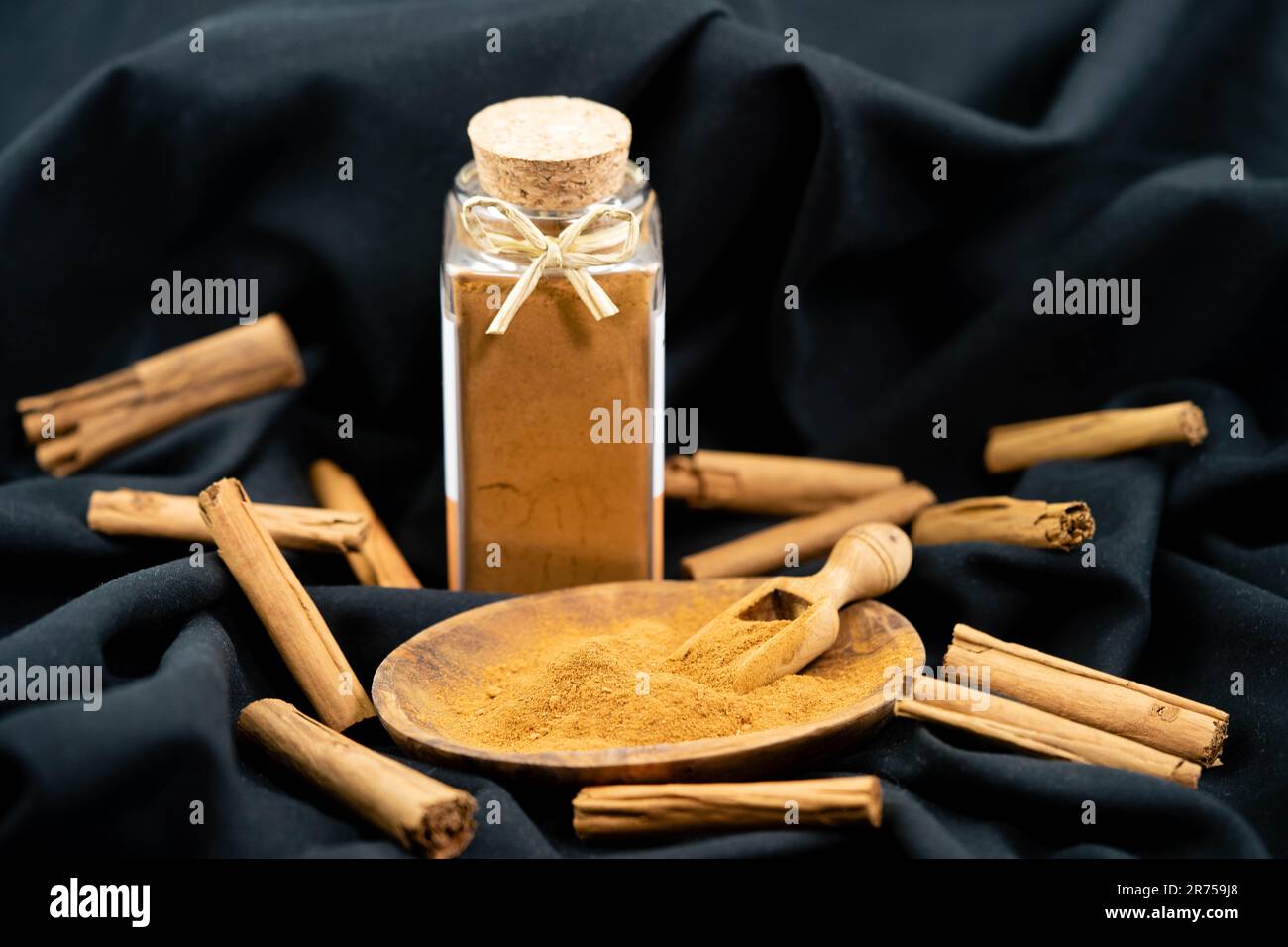 dried cinnamon sticks and powder Stock Photo - Alamy