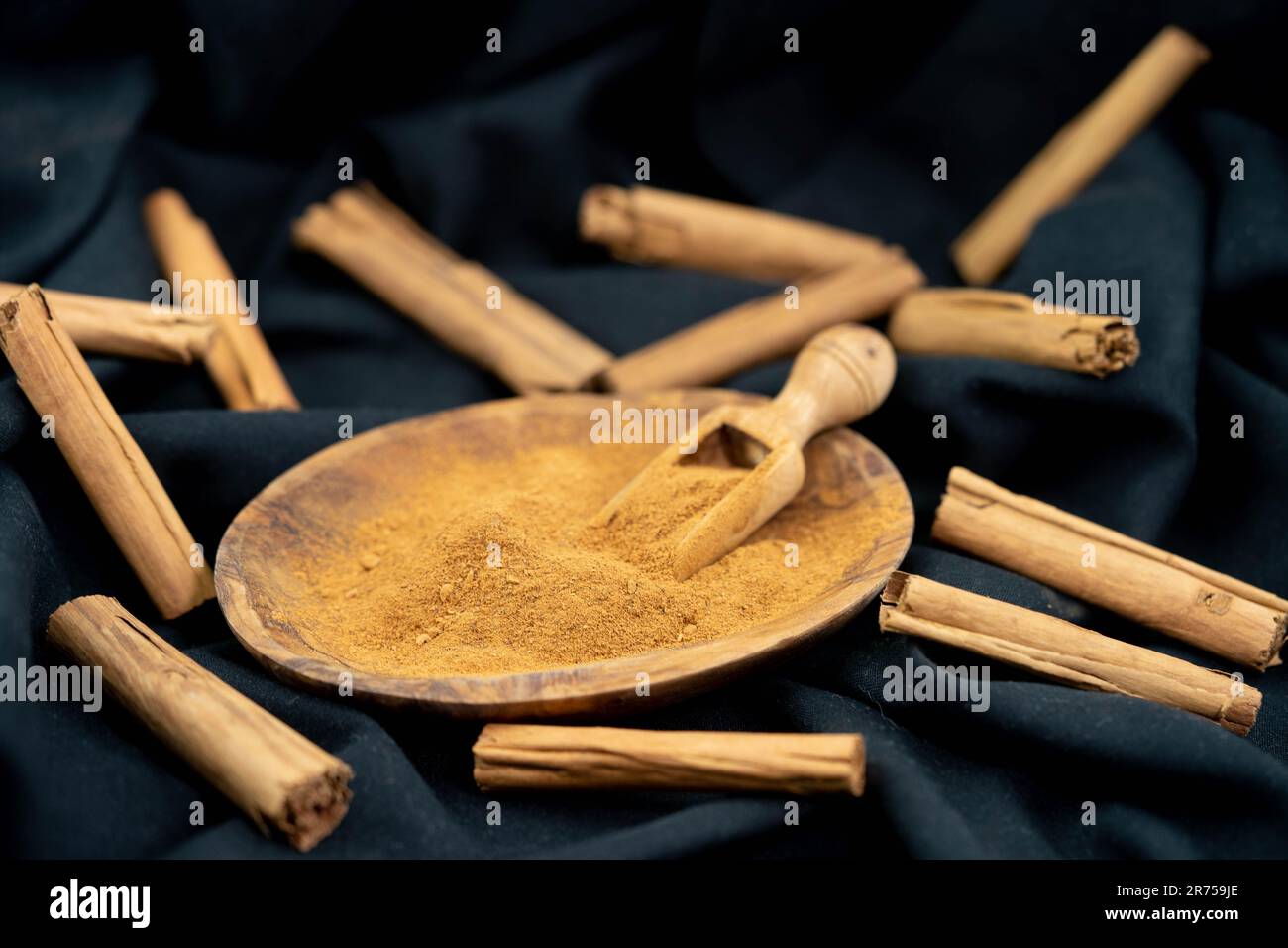 dried cinnamon sticks and powder Stock Photo - Alamy