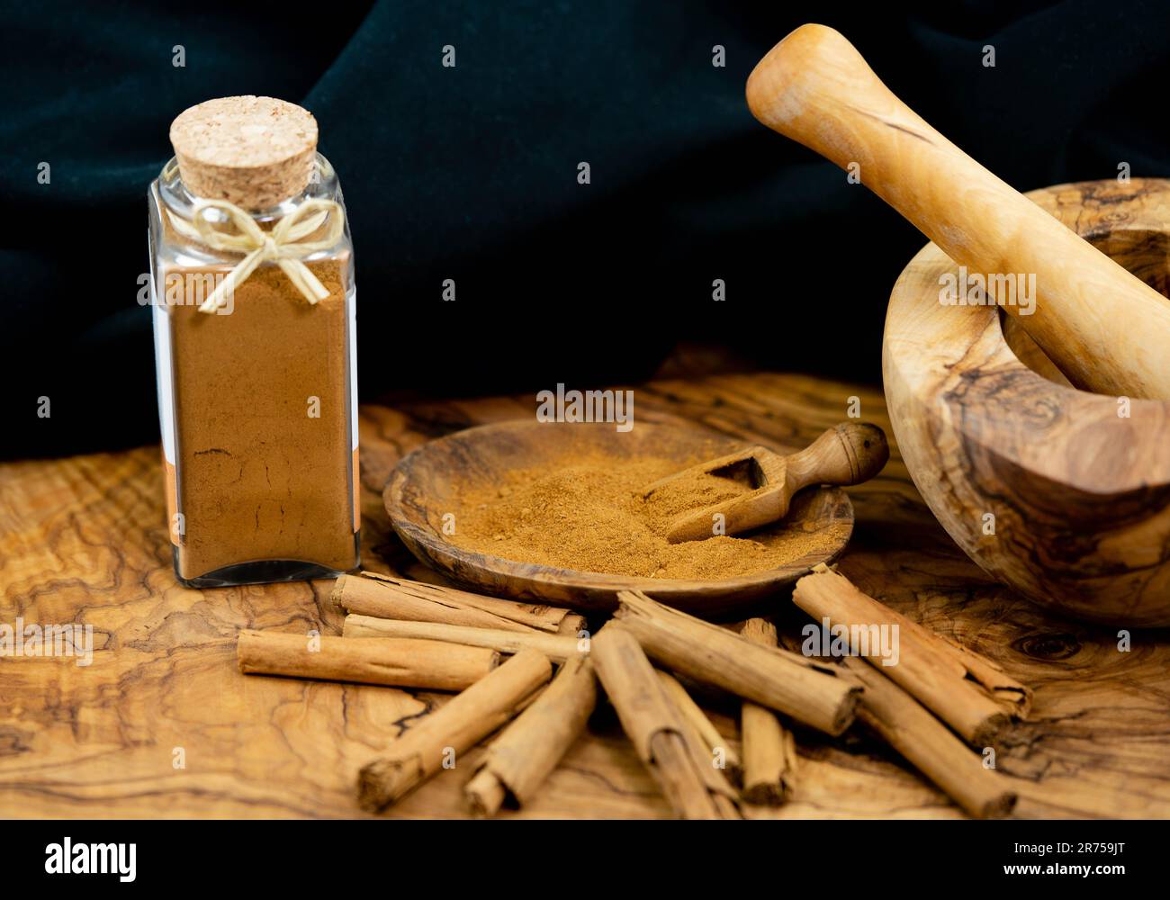 dried cinnamon sticks and powder Stock Photo - Alamy
