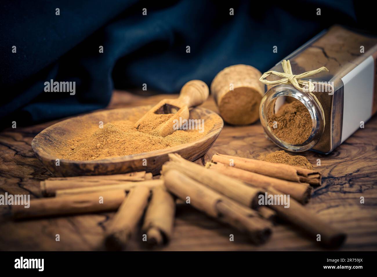 dried cinnamon sticks and powder Stock Photo - Alamy