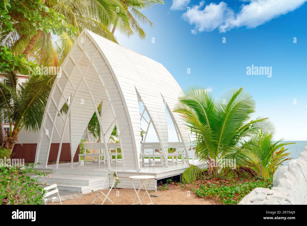 Leisure area by the sea, white houses for tourists to take pictures ...