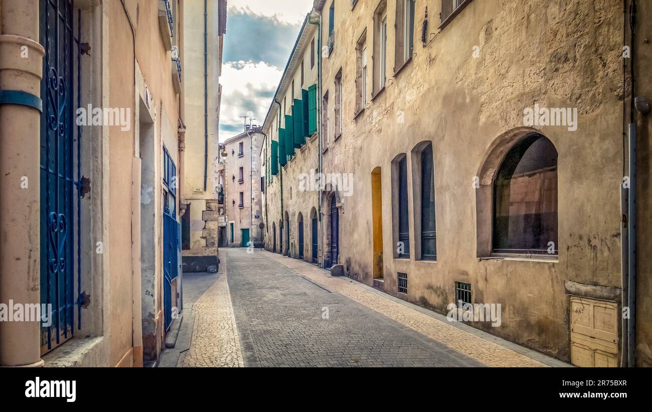 City alley atmosphere hi-res stock photography and images - Alamy