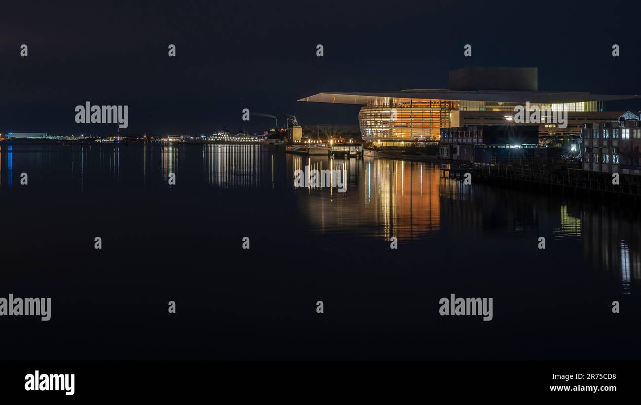 Illuminated Opera House, Royal Opera, Operaen, Copenhagen, Denmark ...